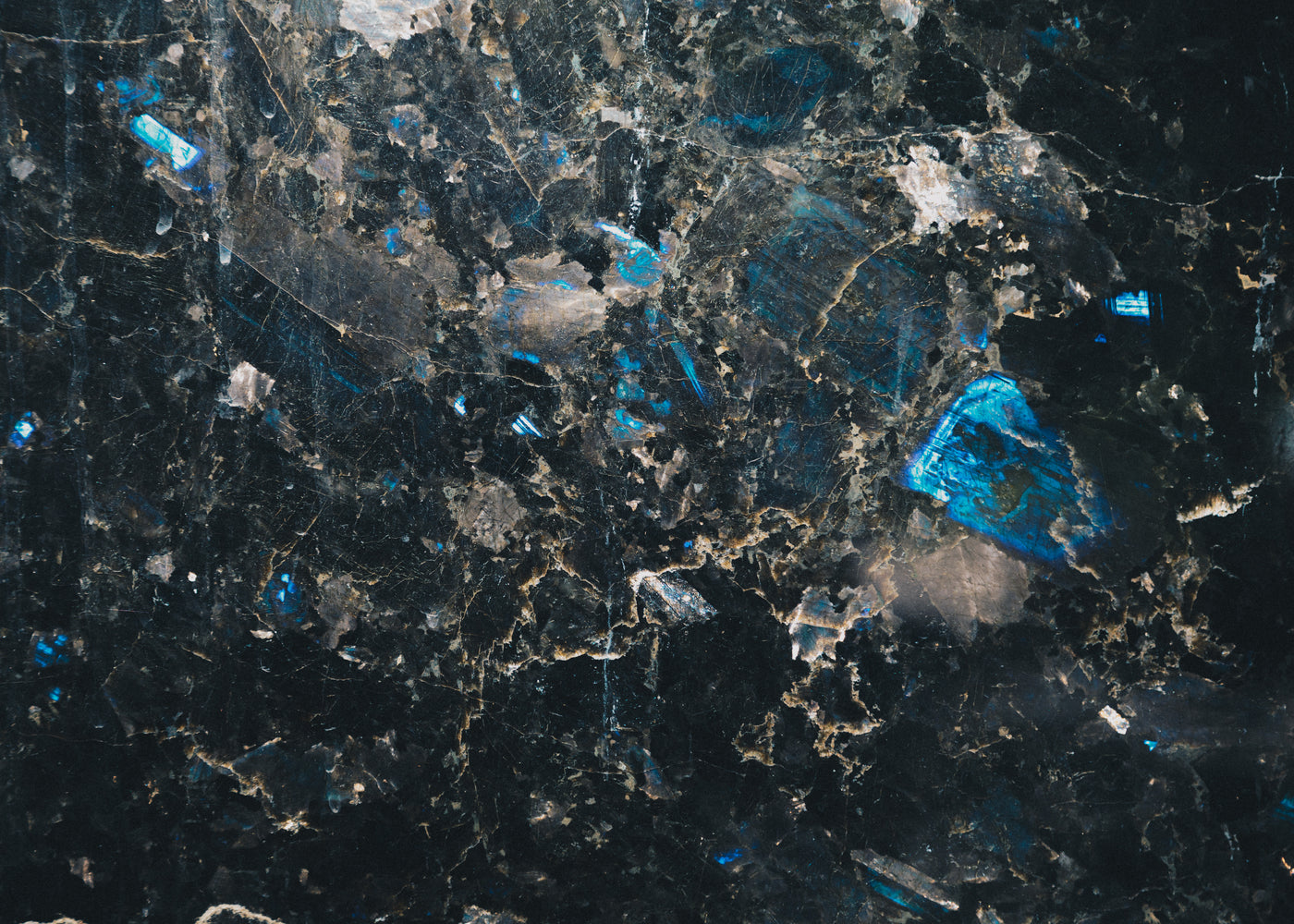 Synthetic Fluorphlogopite – Epicutis