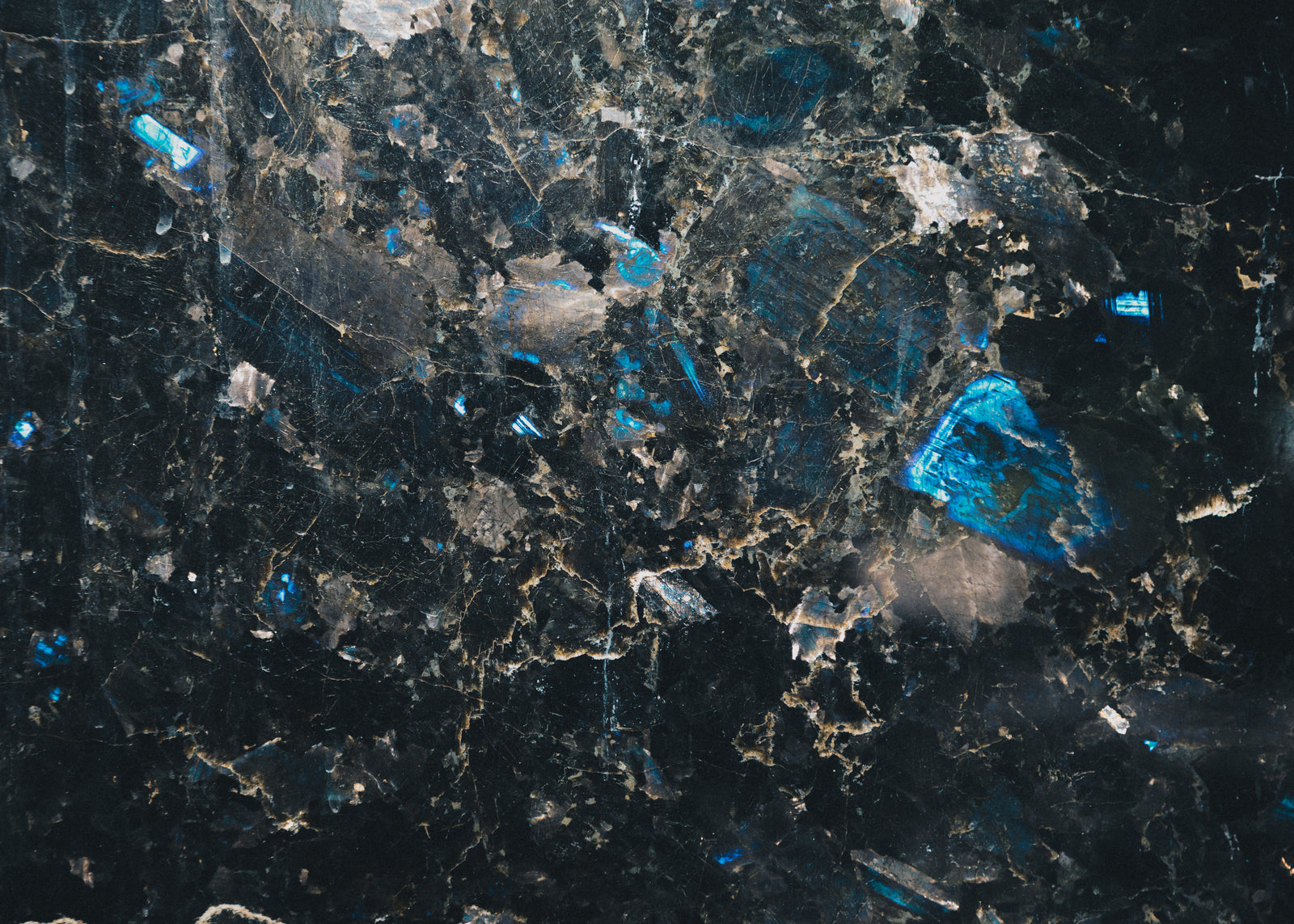 Synthetic Fluorphlogopite – Epicutis
